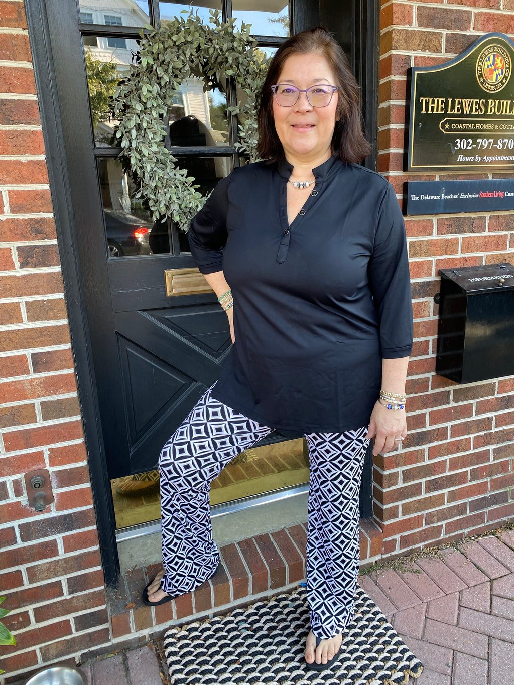 Lulu B Black and Gold Pants – Blooming Boutique