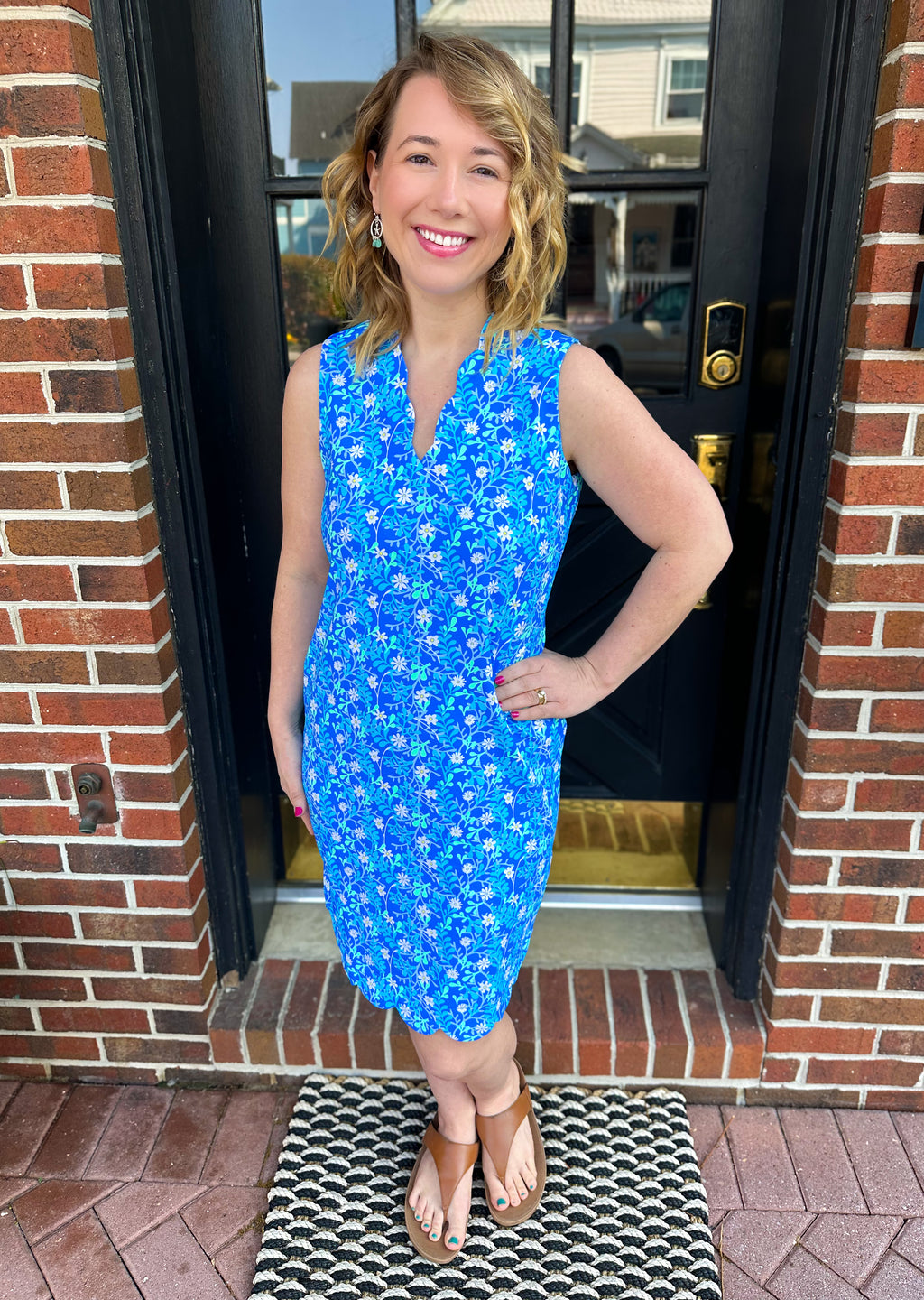 Lulu B Spring Daisy Scallop V-Neck Hem Dress – Blooming Boutique