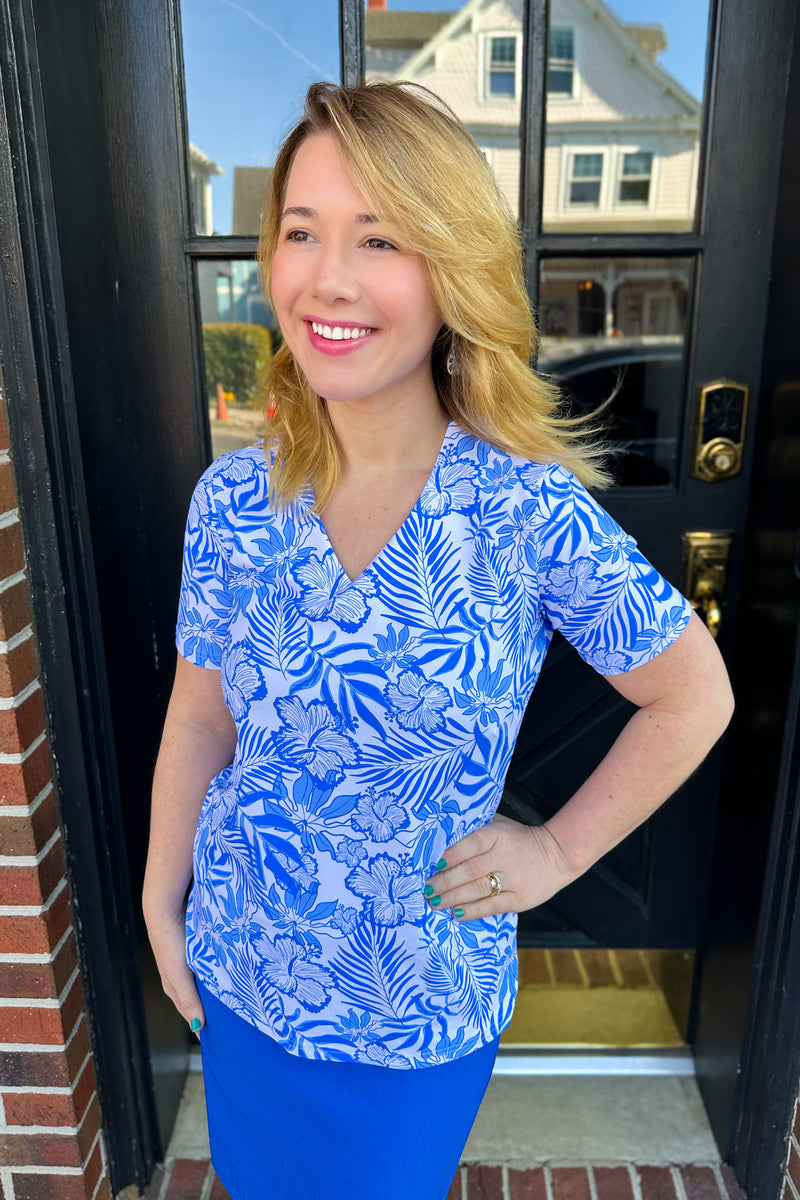 Lulu B White and Blue Floral Short Sleeve V-neck Top – Blooming Boutique